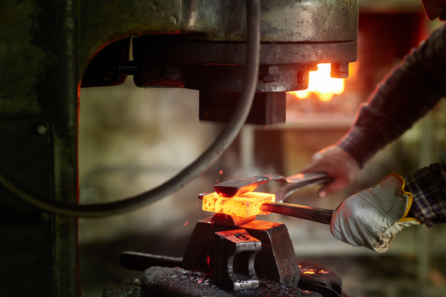 Creating process of handmade tools and axes ᐉ Fadir Tools